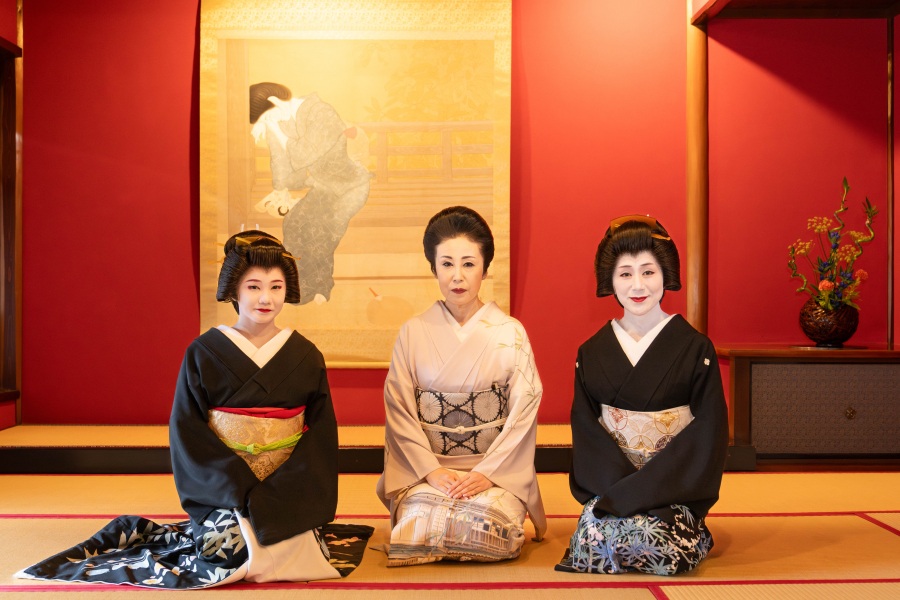 Dine like a samurai lord at this authentic geisha teahouse in Kanazawa ...